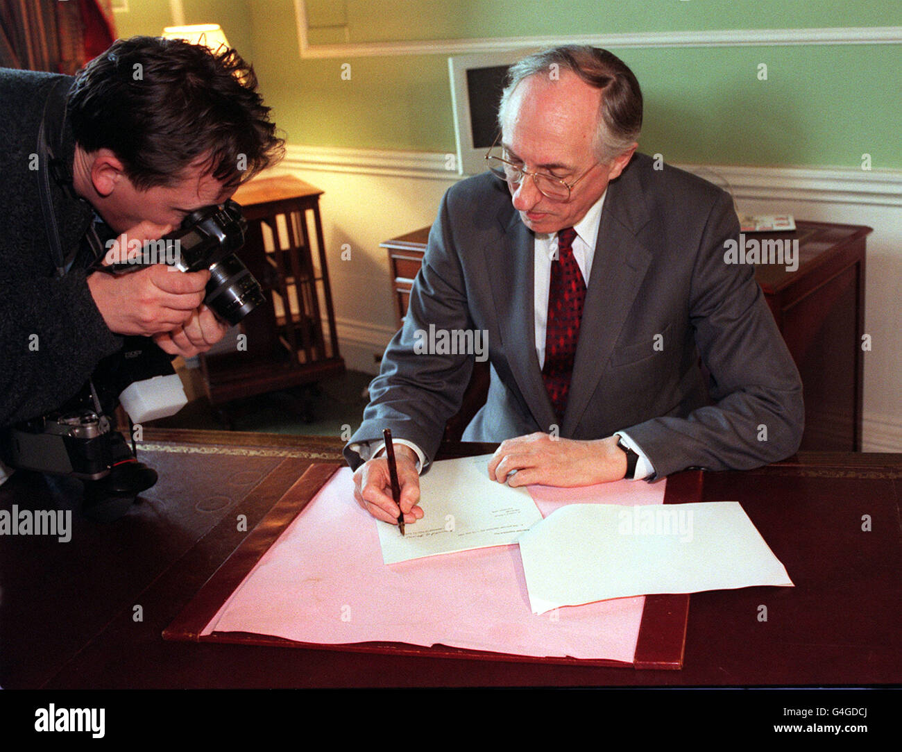 Scottish secretary donald dewar is photographed in dover house hi-res ...