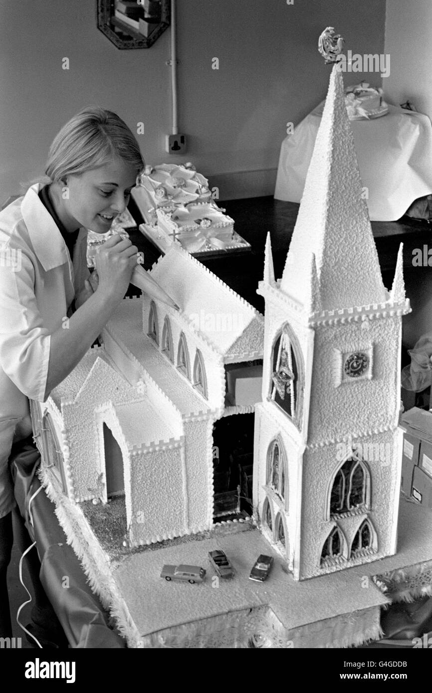 Social Events - Lyn Foster Church Wedding Cake - Wednesbury Stock Photo ...