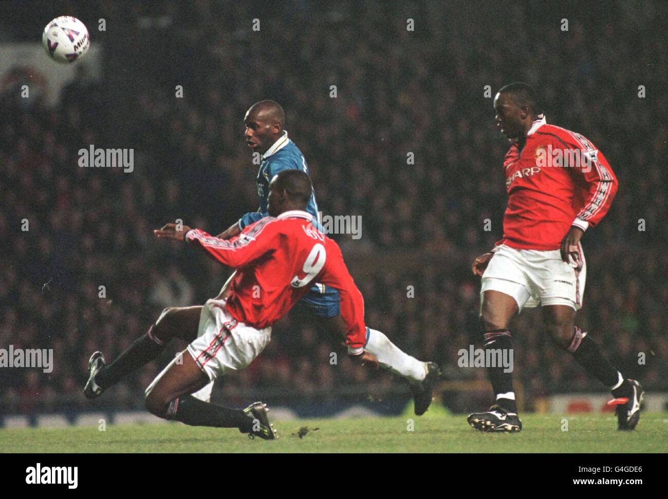 Dwight yorke front hi-res stock photography and images - Alamy