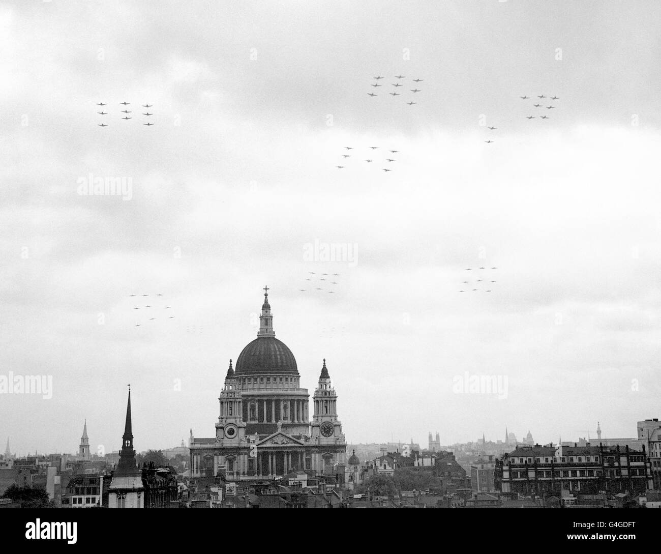 Battle of britain fly past hi-res stock photography and images - Alamy