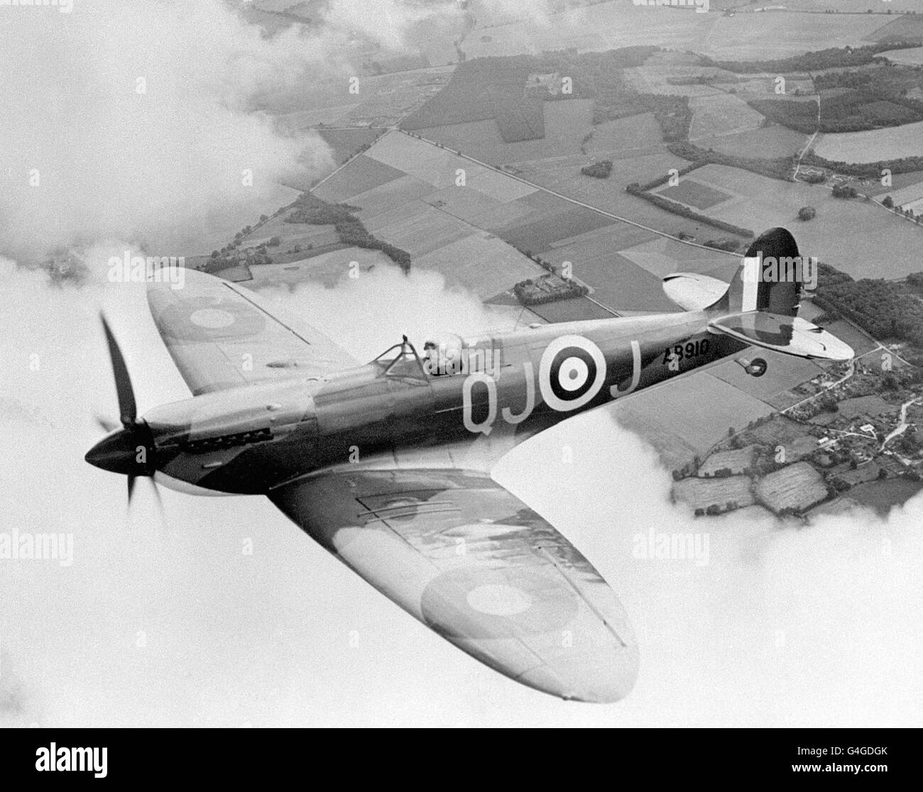 Supermarine spitfire ii Black and White Stock Photos & Images - Alamy