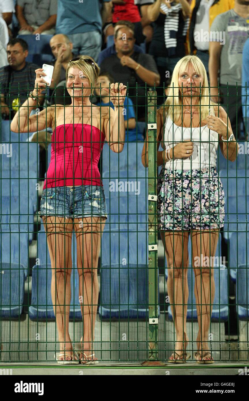 Football fans behind fencing hi-res stock photography and images - Alamy
