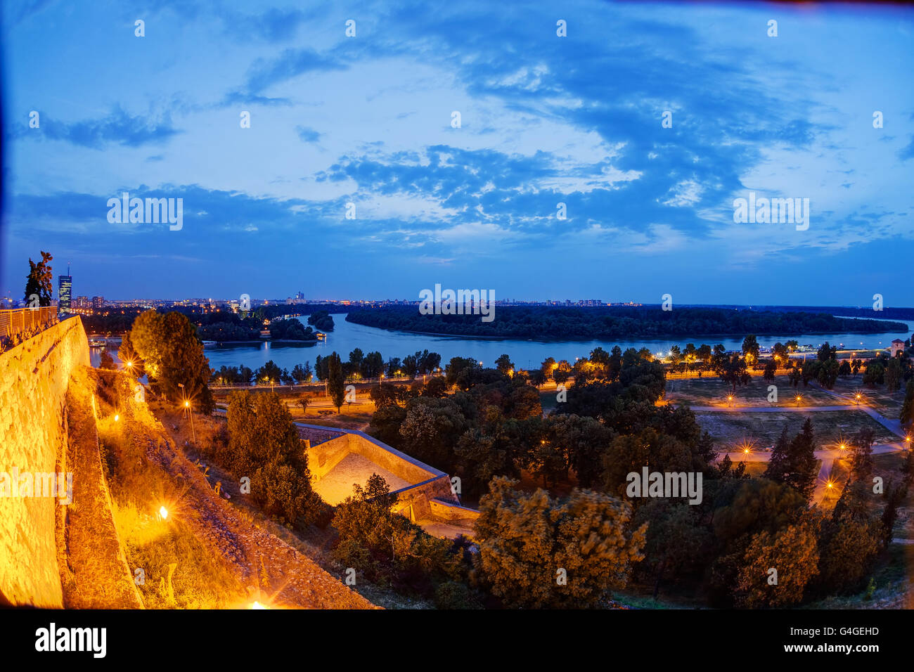 Belgrade old fortress wall and confluence of two rivers at night Stock ...