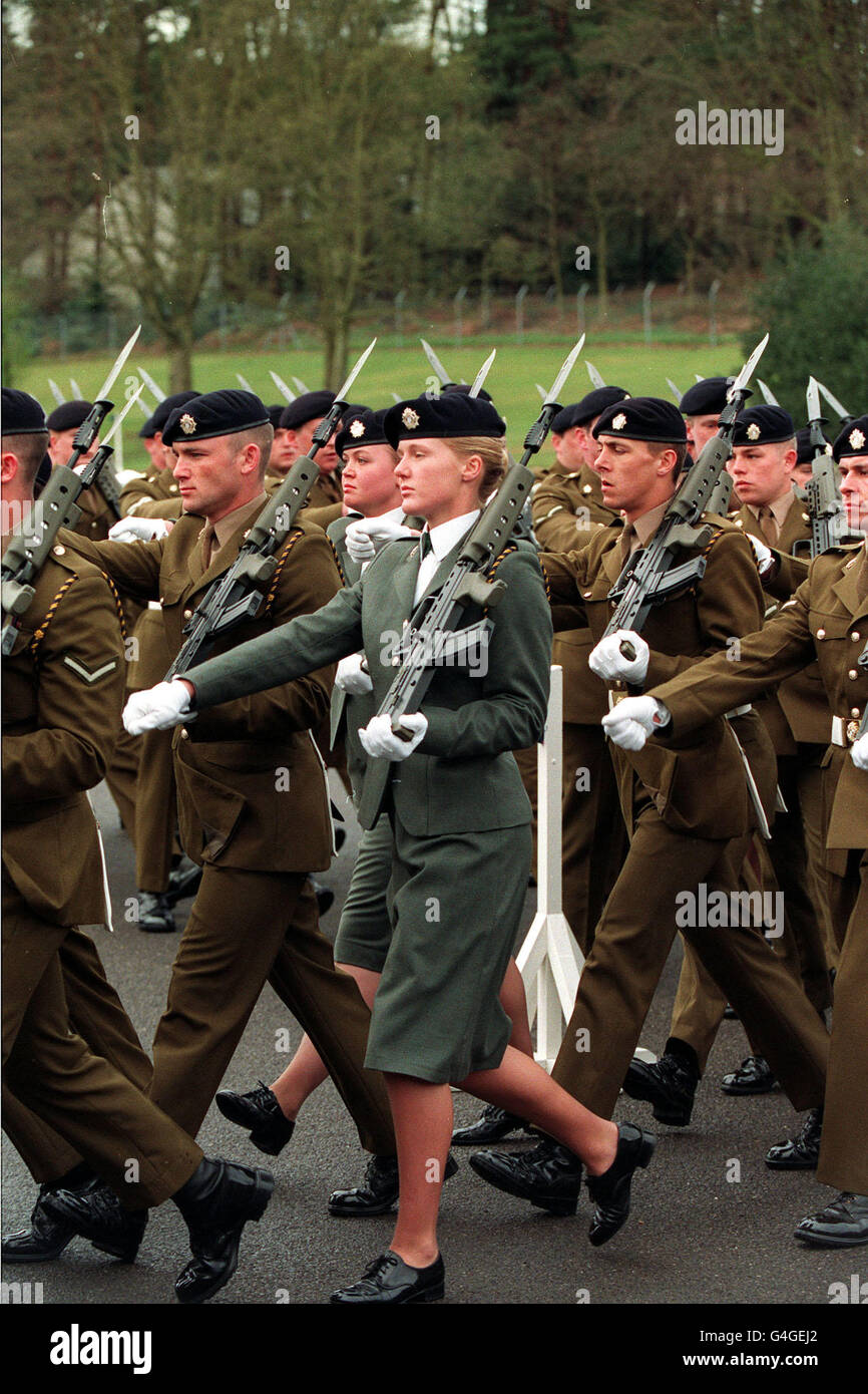 Male female army officers hi-res stock photography and images - Alamy