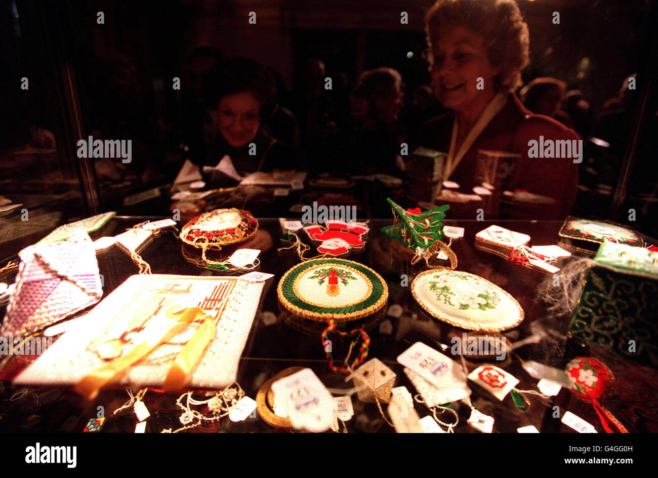 QUEEN DECO AUCTION/Ornaments on display Stock Photo - Alamy