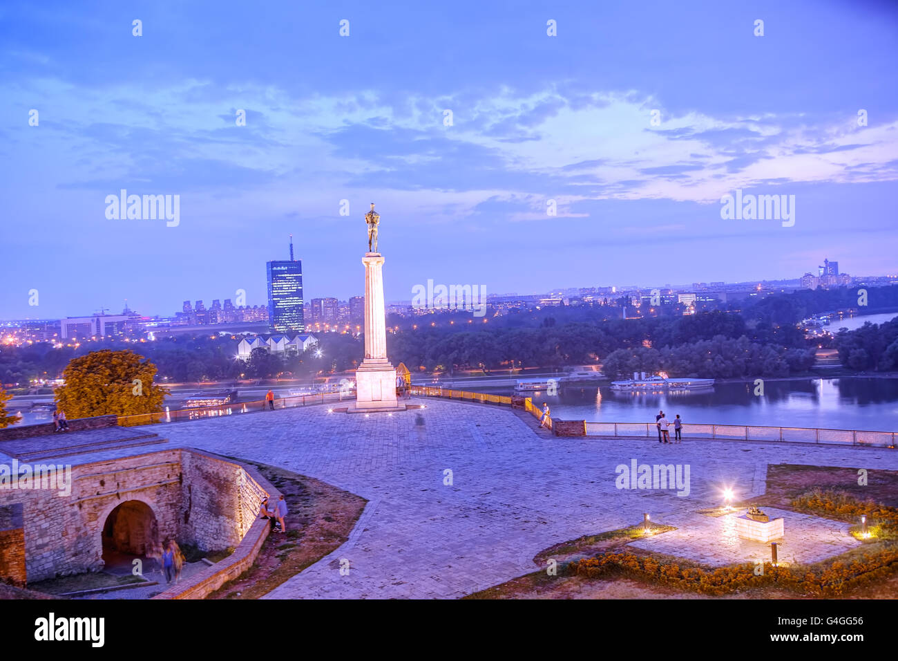 Belgrade fortress and panorama view on victor monument at night Stock ...