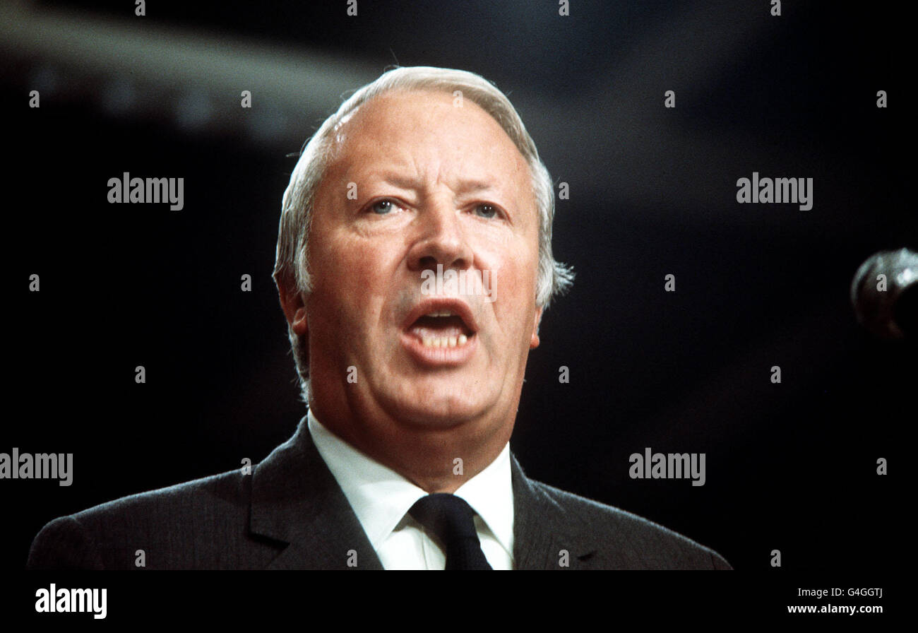 PA NEWS PHOTO OCTOBER 1972 EDWARD HEATH AT A CONSERVATIVE PARTY ...