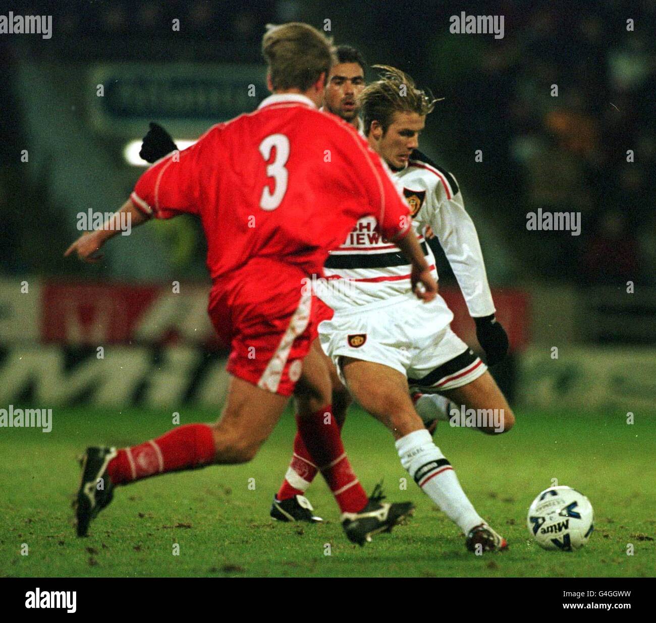 Manchester United's David Beckham and Aberdeen's Andy Dow (No.3) in ...