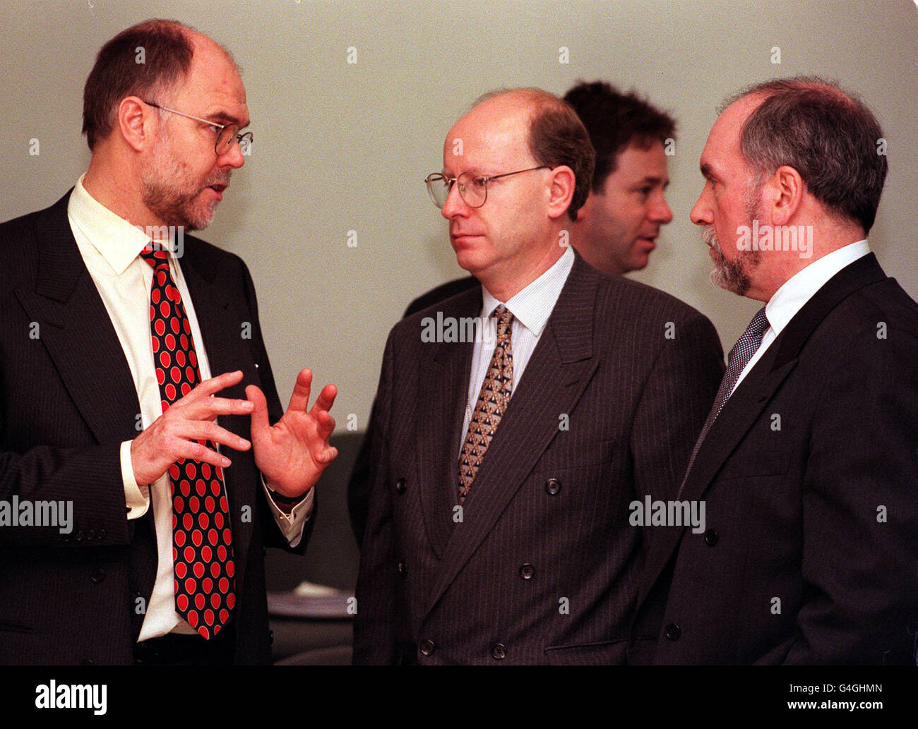 (L-R) Shell UK's Malcolm Brinded, DTI Head of Oil and Gas Geoff Dart ...