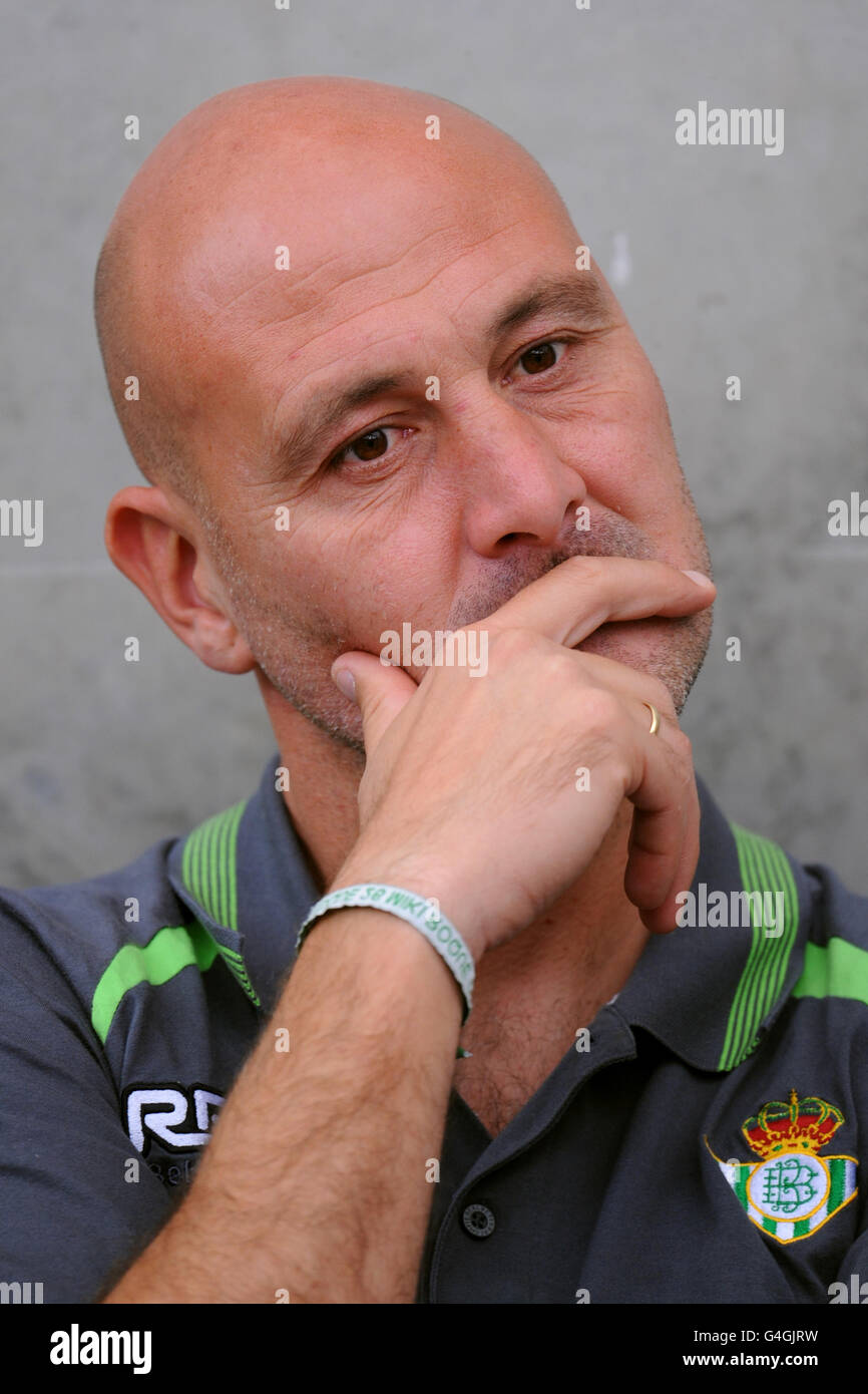 Real betis assistant coach hi-res stock photography and images - Alamy