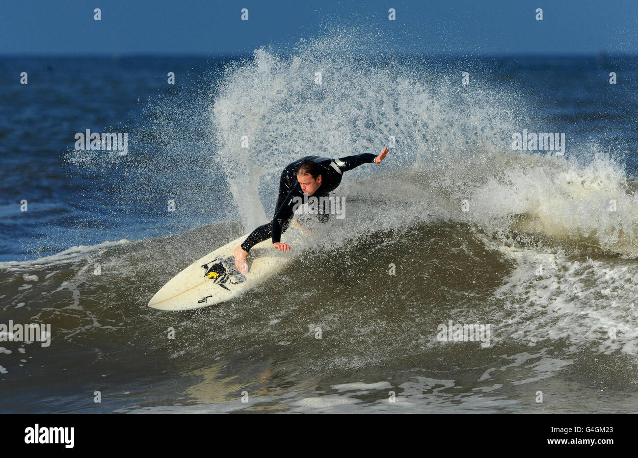 Surfing on tynemouth beach hi-res stock photography and images - Alamy