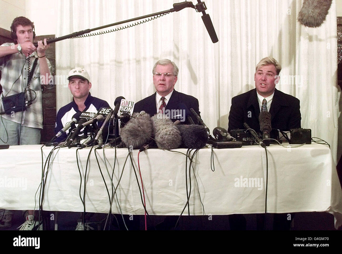 L r cricketer mark waugh hi-res stock photography and images - Alamy