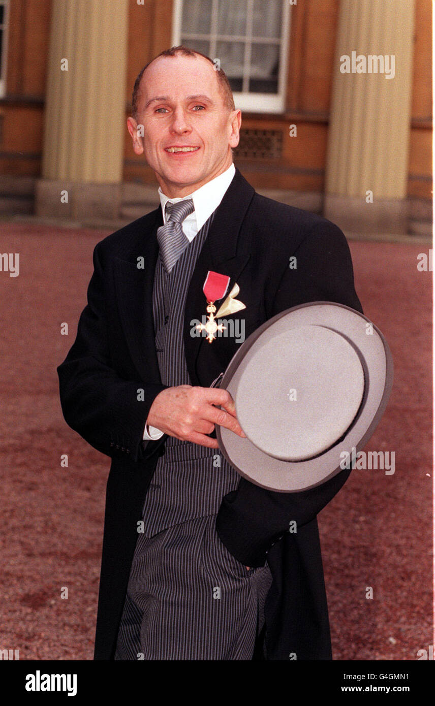 Wayne sleep buckingham palace hi-res stock photography and images - Alamy