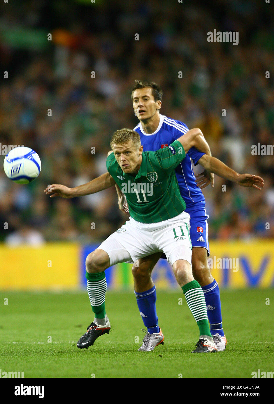 Republic of Ireland's Damien Duff and Slovakia's Marek Cech Stock Photo ...