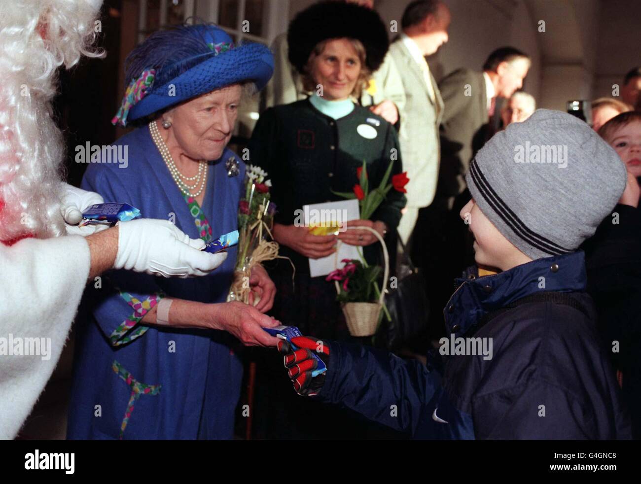 Queen elizabeth mother ascot hi-res stock photography and images - Alamy