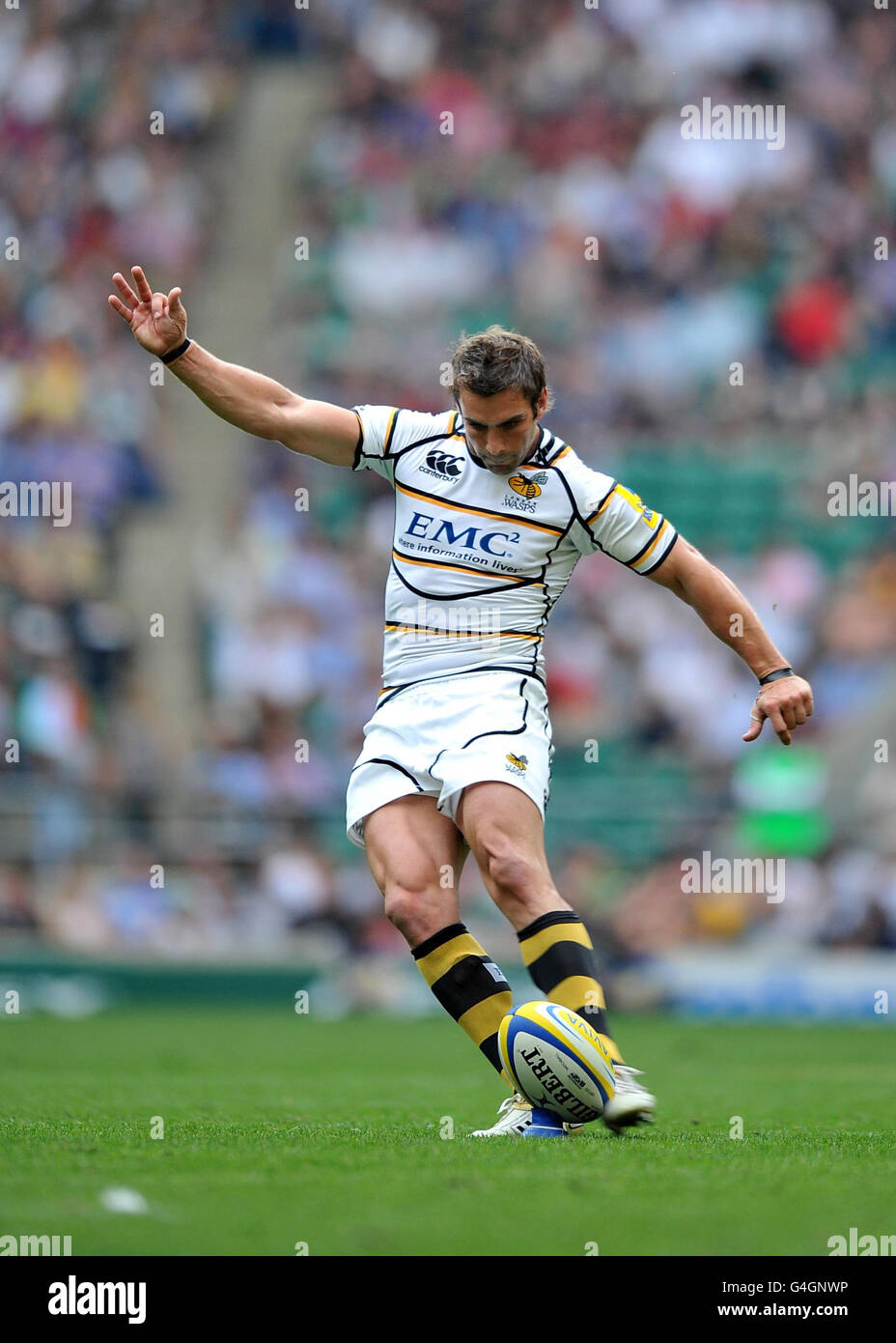 Wasps Nicky Robinson kicks the conversion after Wasps Tom Varndell ...