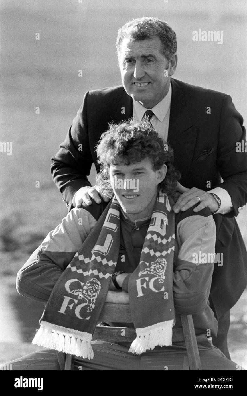 Chelsea sign dave beasant hi-res stock photography and images - Alamy