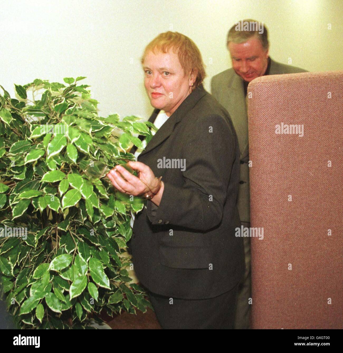 Northern Ireland Secretary Mo Mowlam arrives at a news conference with ...