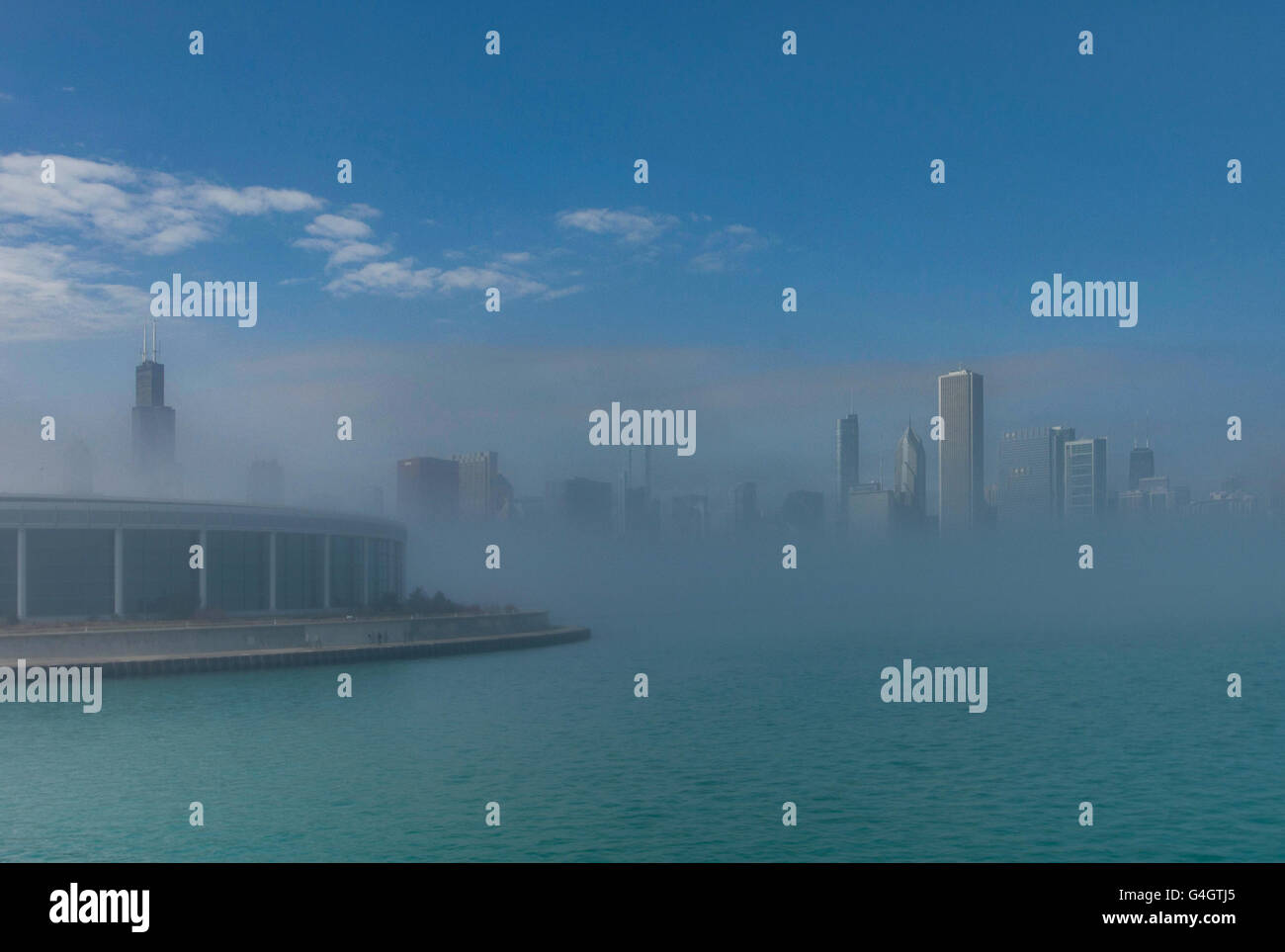 Chicago skyline panorama with skyscrapers over Lake Michigan with ...