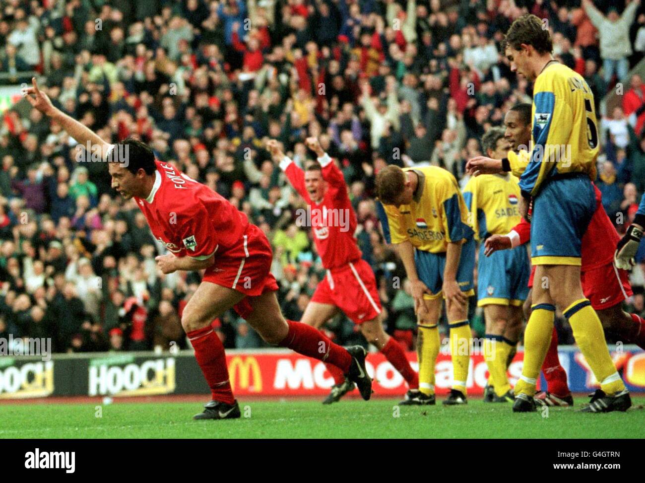 Robbie Fowler celebrates goal Stock Photo - Alamy