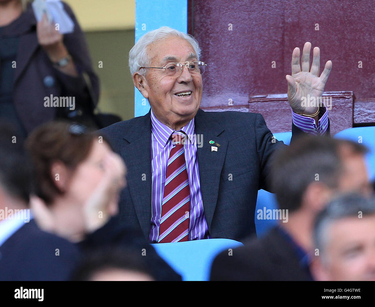 Former aston villa chairman doug ellis in the stands hi-res stock ...