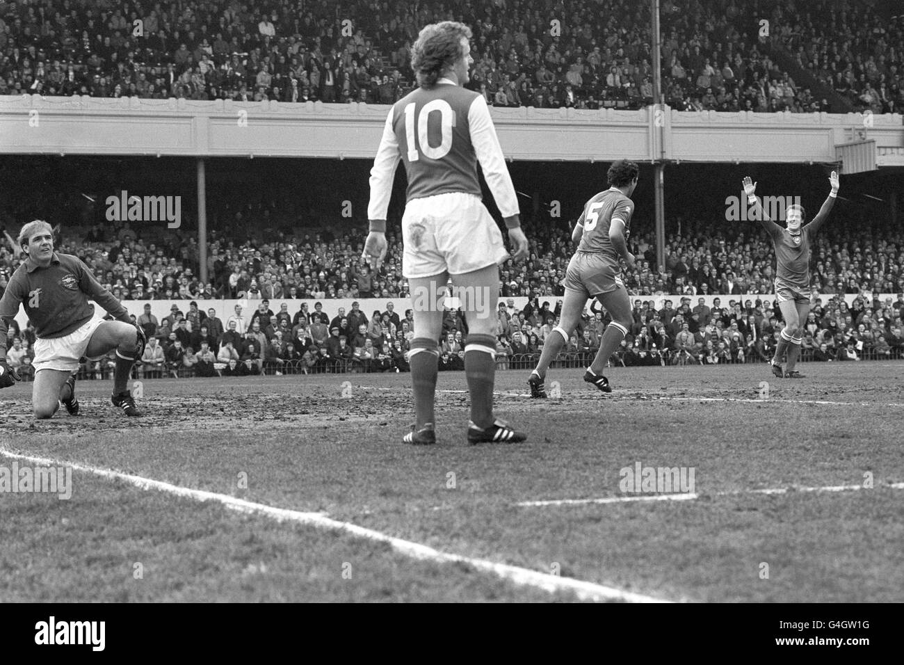 Ray kennedy arsenal hi-res stock photography and images - Alamy