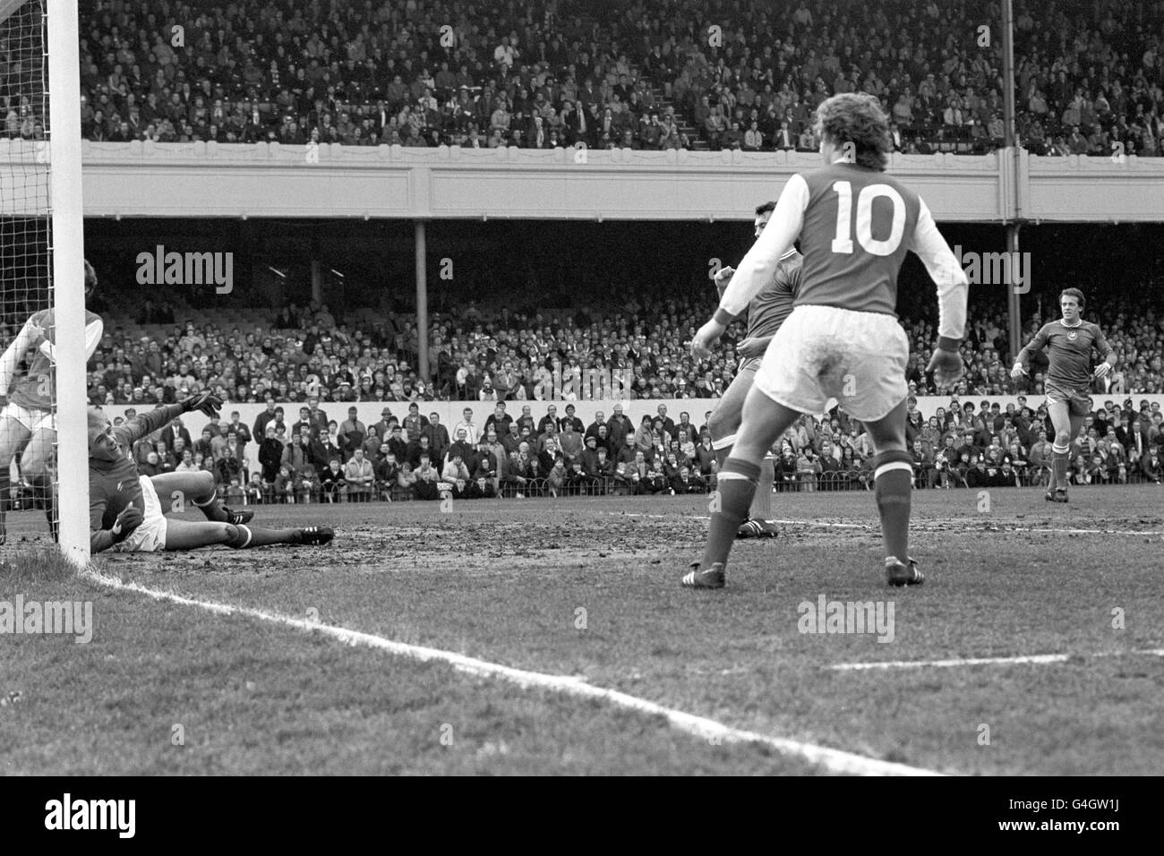 English league division 1 Black and White Stock Photos & Images - Alamy