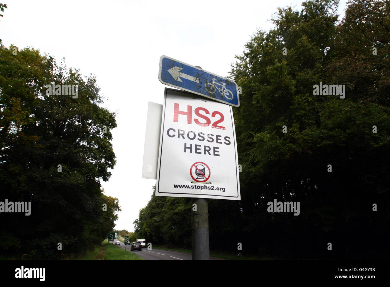 Stop hs2 signs in village wendover hi-res stock photography and images ...