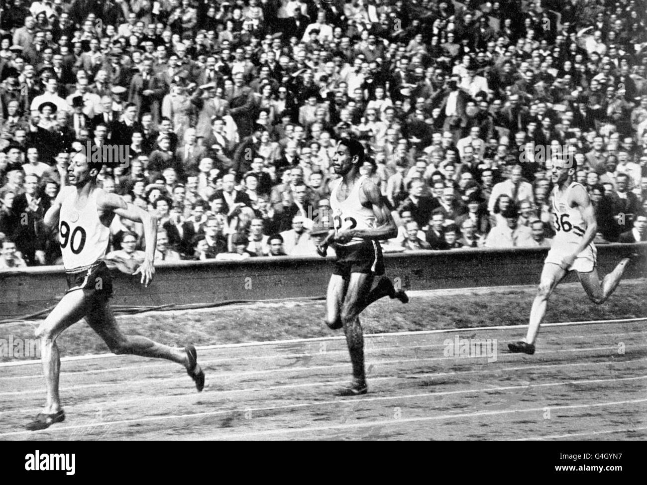 Mens 400m runners hi-res stock photography and images - Alamy