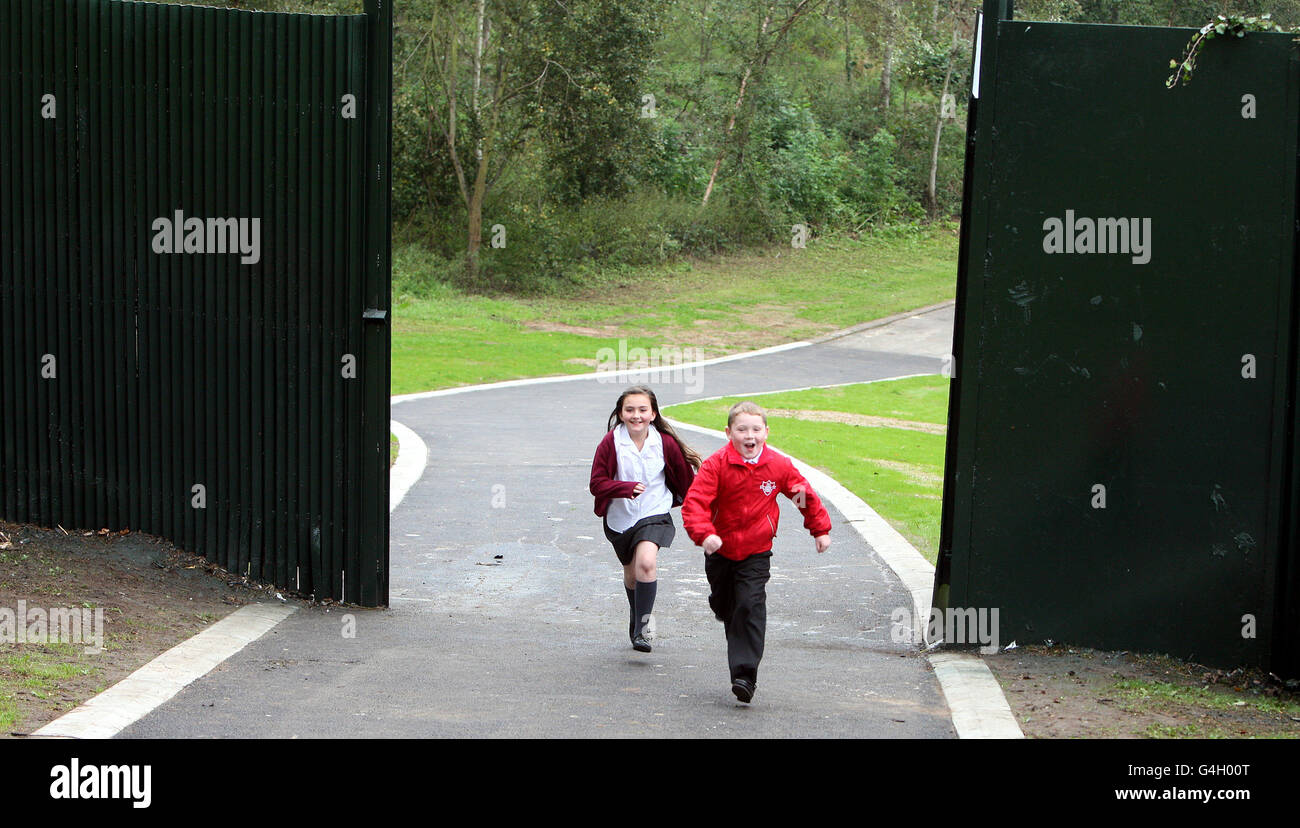 Children run school gate hi-res stock photography and images - Alamy