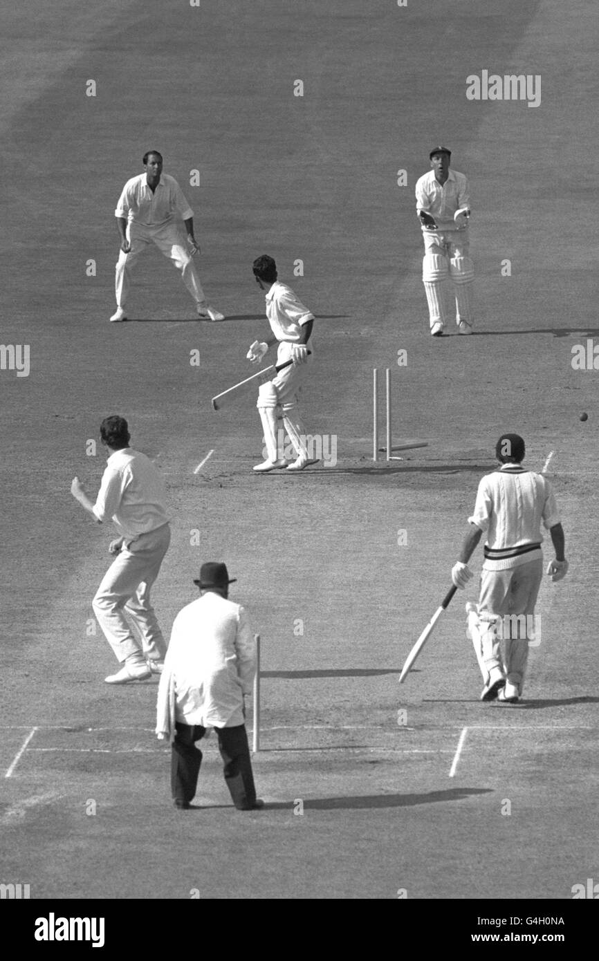 John snow cricket hi-res stock photography and images - Alamy