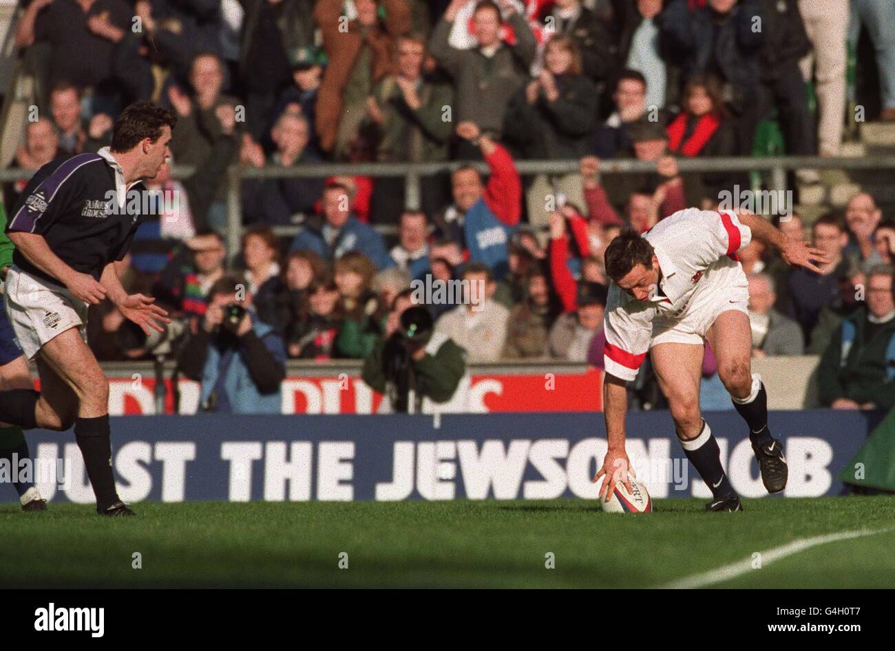 England's Dan Luger scores England's second try during their Calcutta ...