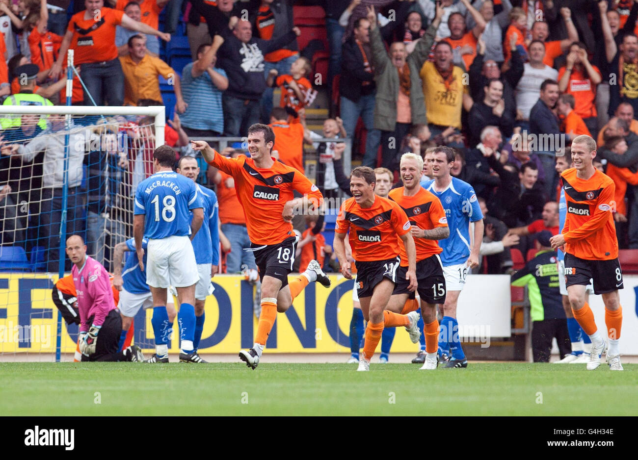 Soccer st johnstone full length celebrating mangrr hi-res stock ...
