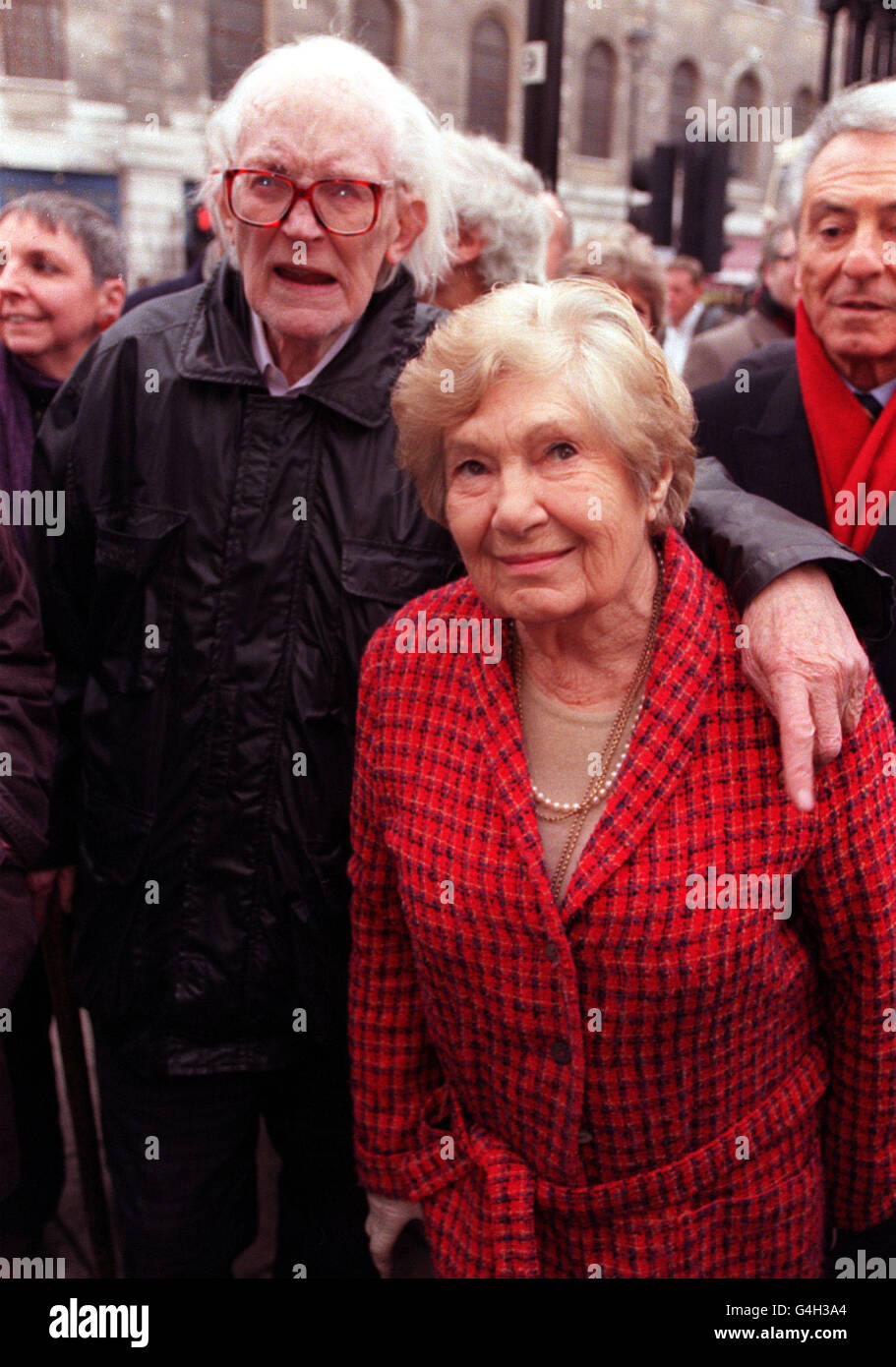 FORMER LABOUR LEADER MICHAEL FOOT WITH HIS WIFE AT A CEREMONY TO UNVEIL ...