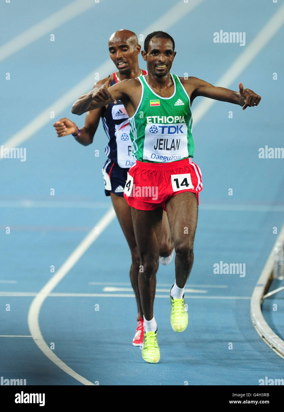 Ethiopia's Ibrahim Jeilan celebrates winning the Men's 10,000m Final ...