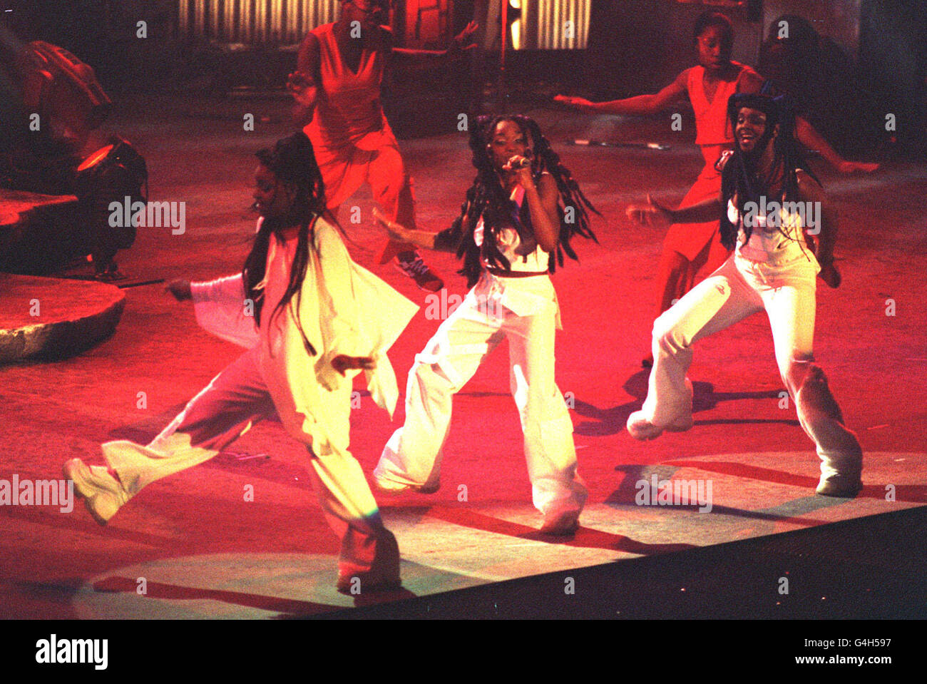 PA NEWS PHOTO 13/12/98 THE BAND CLEOPATRA PERFORM ON STAGE AT THE ...