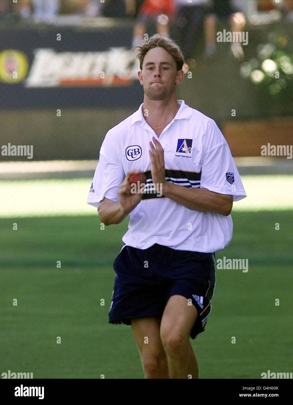 Australian fast bowler matthew nicholson hi-res stock photography and ...