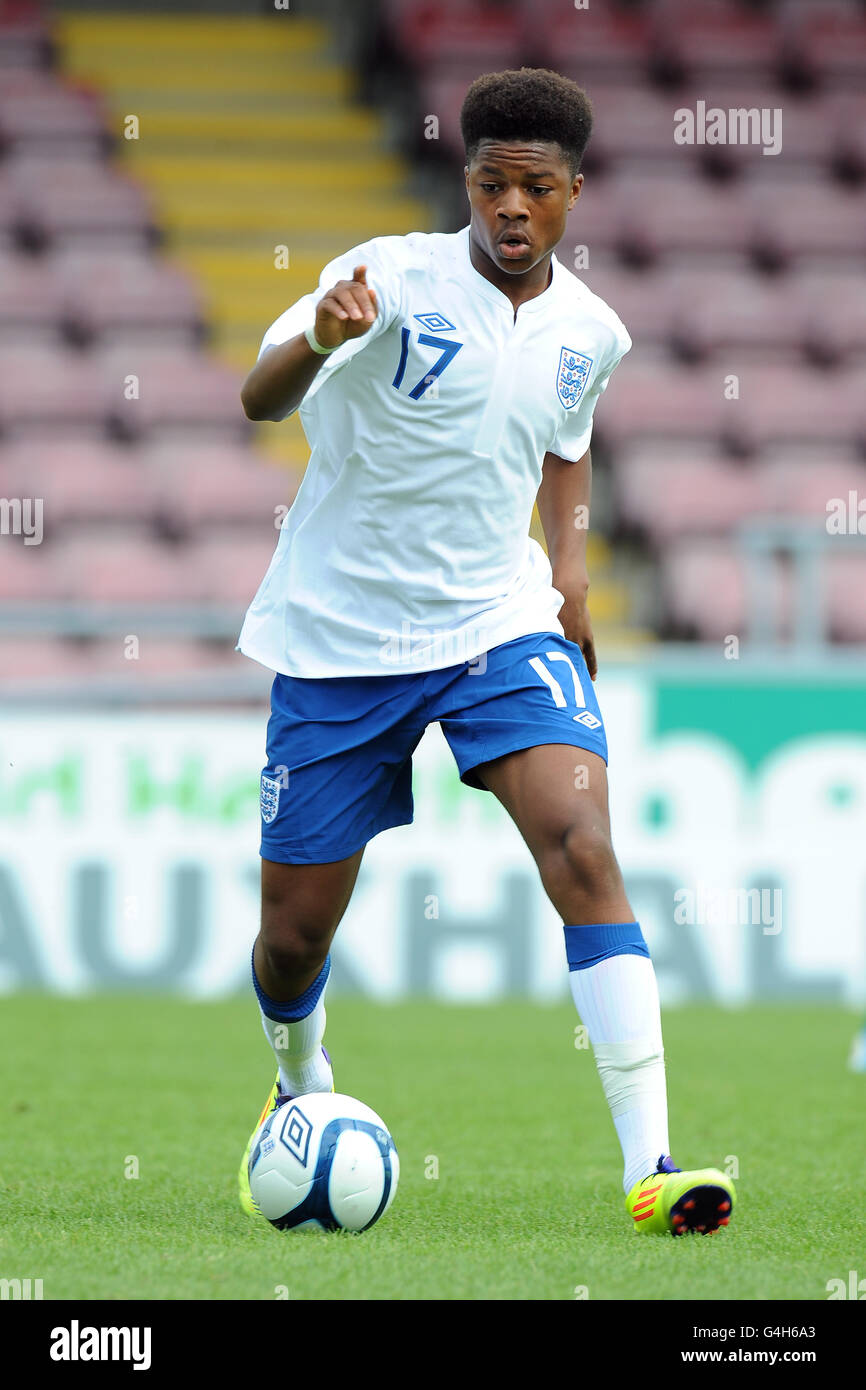 Chuba akpom england international hi-res stock photography and images ...