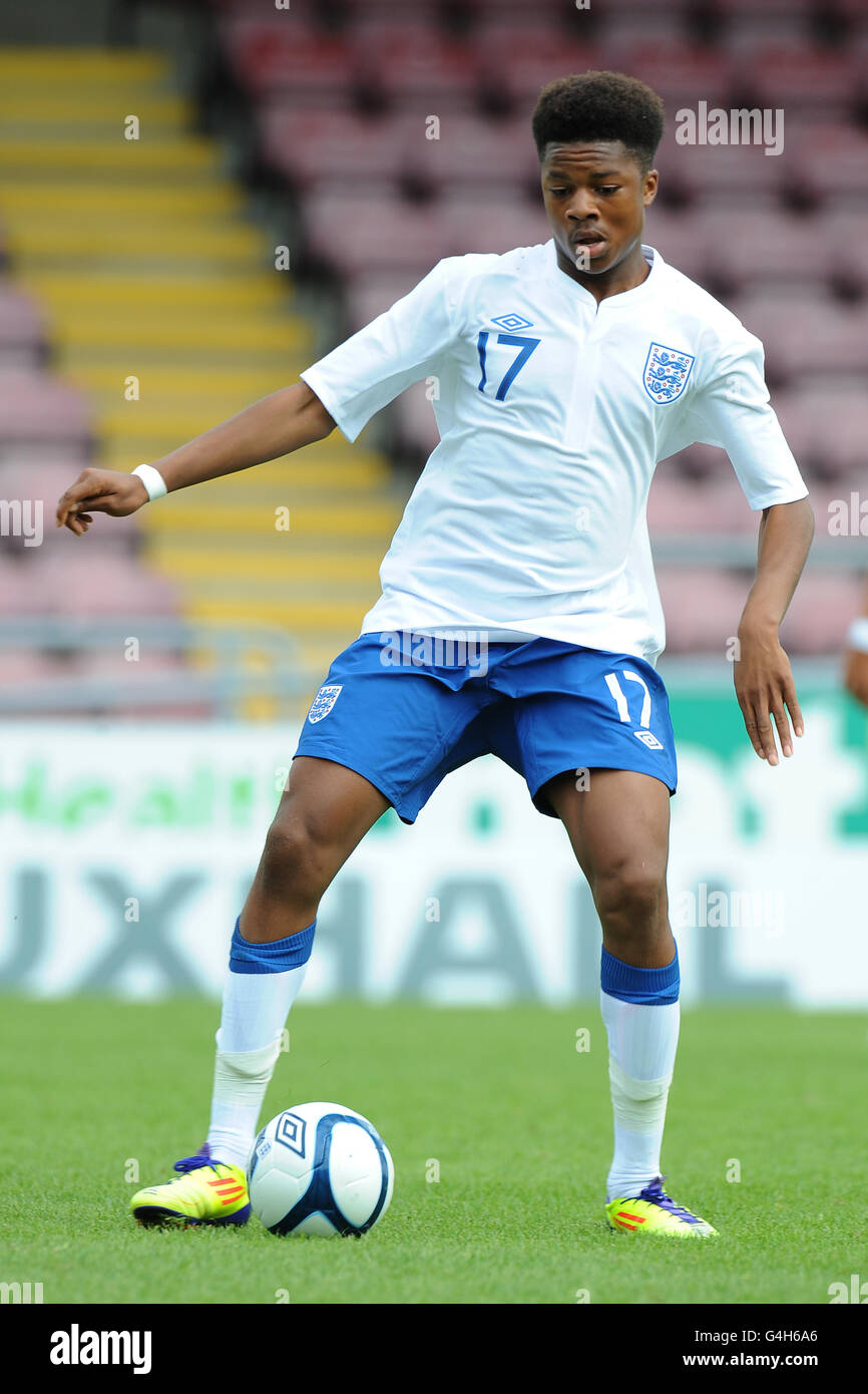 Chuba akpom england international hi-res stock photography and images ...