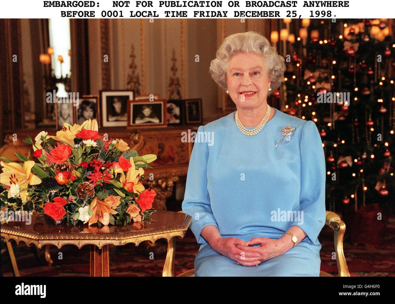 Queen elizabeth ii queen1990s christmas hi-res stock photography and ...