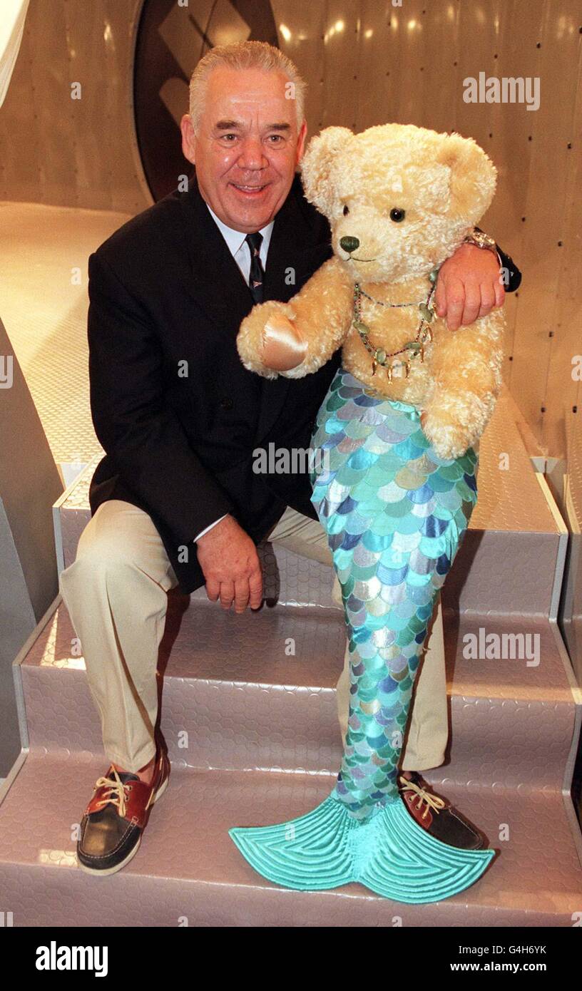 Yachtsman tony bullimore cuddles a merbear hi-res stock photography and ...