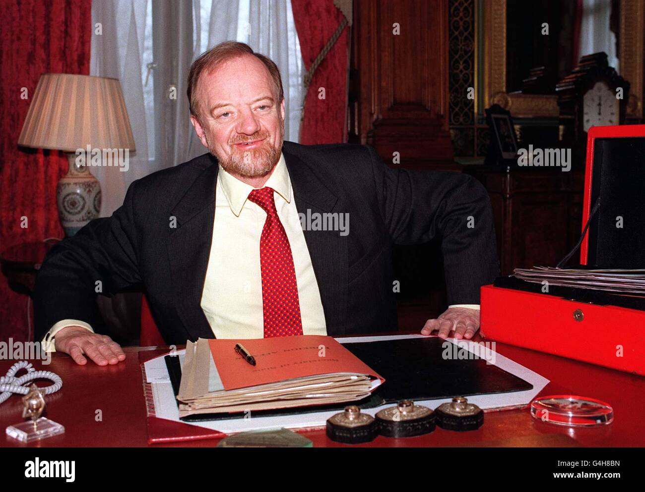 Robin Cook at Foreign Office desk Stock Photo - Alamy