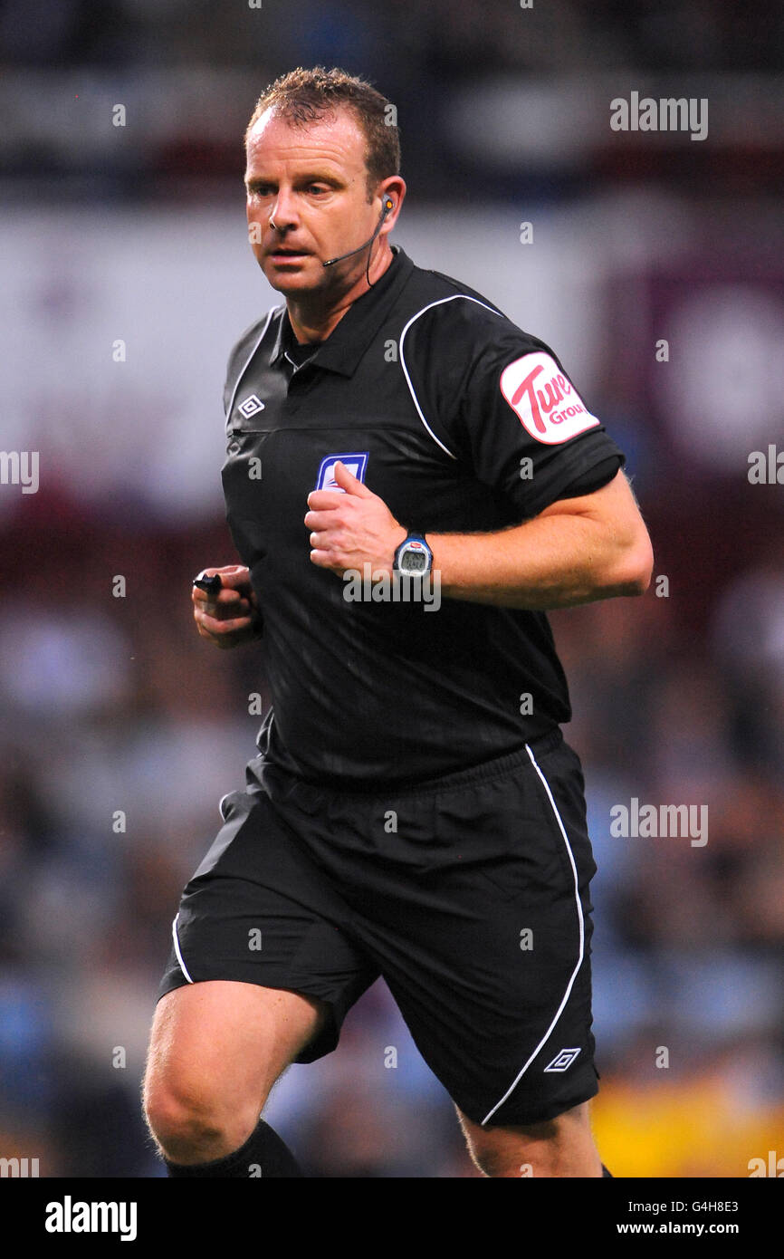 Referee keith wright hi-res stock photography and images - Alamy