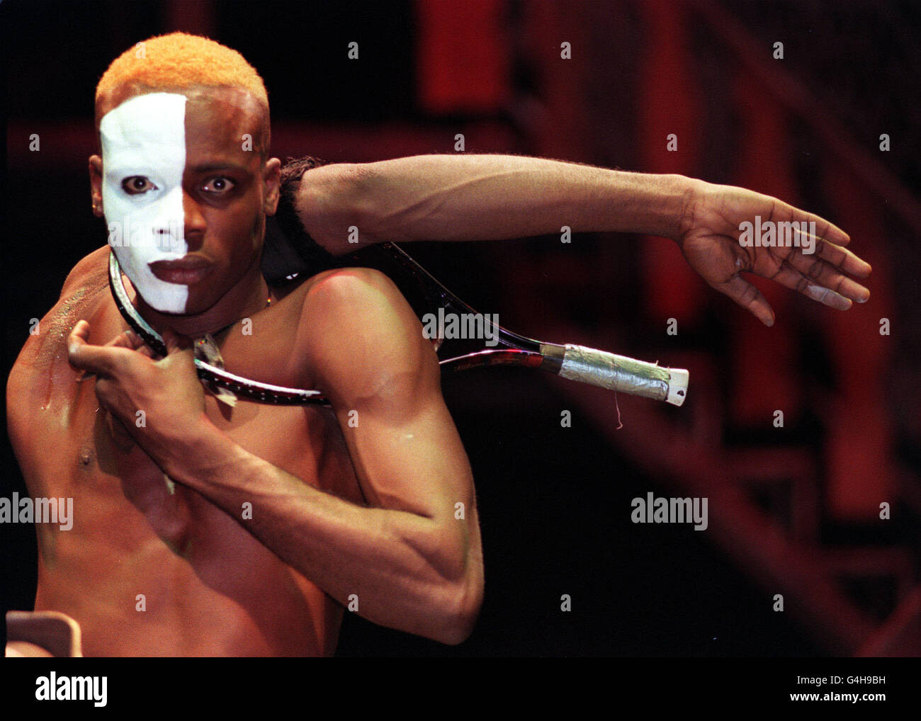 Mascou 8, direct from the Congo, who can squeeze his entire body ...