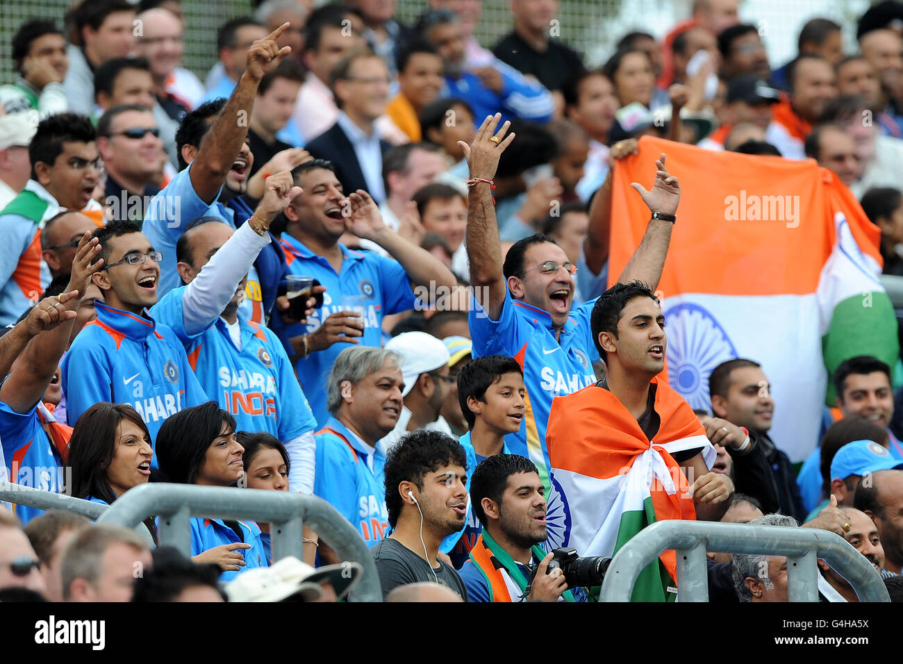 India fans show support for hi-res stock photography and images - Alamy