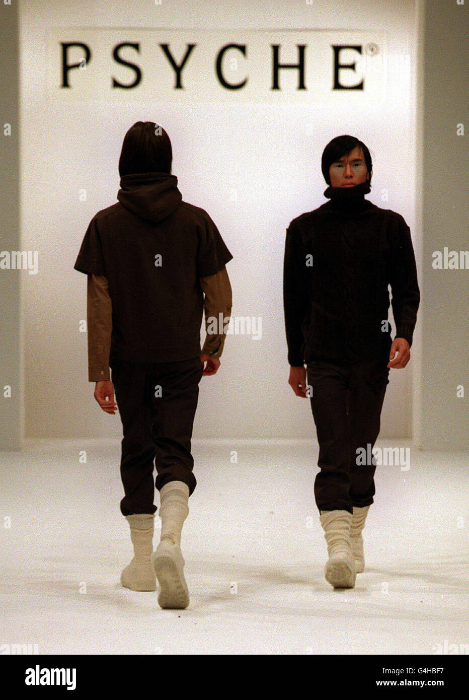 F l full length walking catwalk hi-res stock photography and images - Alamy