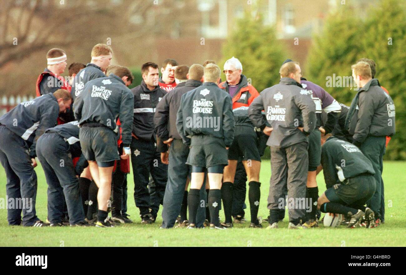 Scotland Rugby coach Jim Telfer (glasses facing camera) gives his squad ...