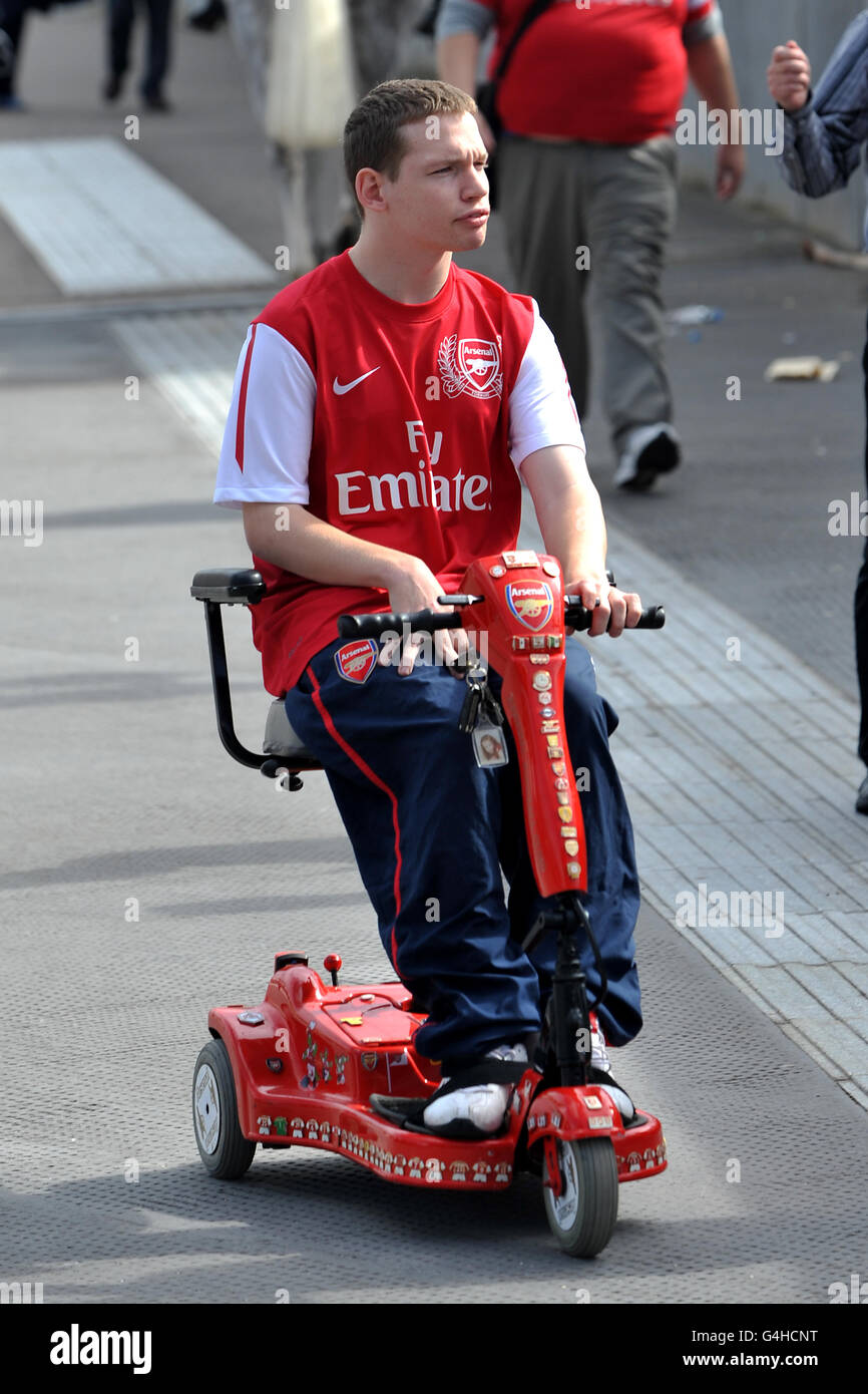 A fan arrives at the Emirates Stadium, home of Arsenal Stock Photo - Alamy