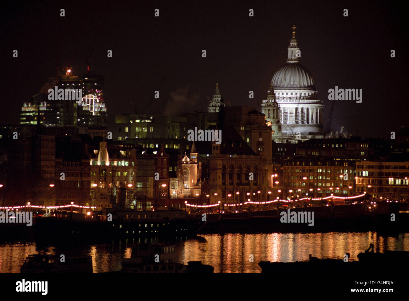 Night scenes of London's Landmarks and Lights. A view of the River ...