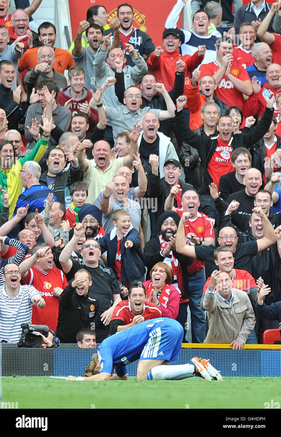 Fernando torres old trafford chelsea hi-res stock photography and ...